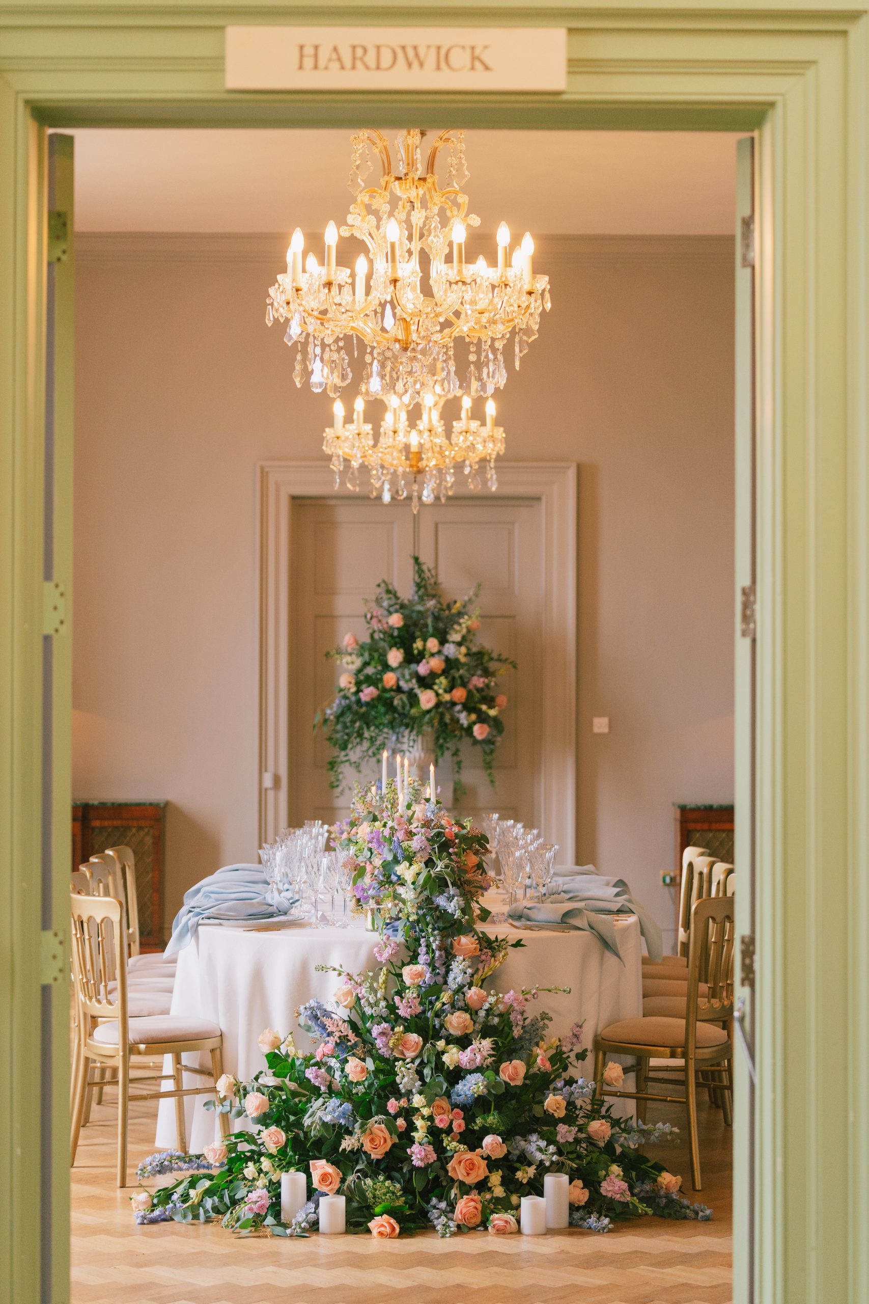 Floristry – For Your Tables – Chic Weddings and Events